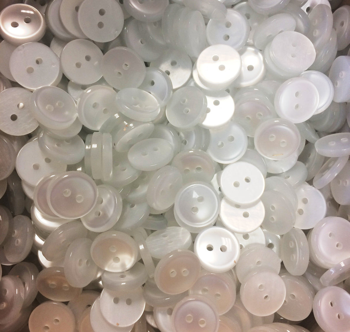 2 Hole Pearl White Buttons - 22mm, Plain Plastic (Bulk) – N. Jefferson Ltd.